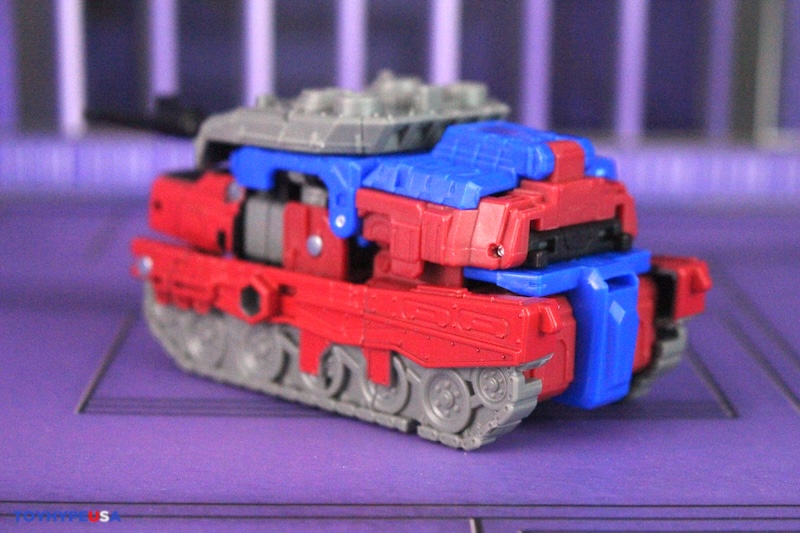 Hasbro Transformers: Legacy United Deluxe GI Universe Quake Figure Review