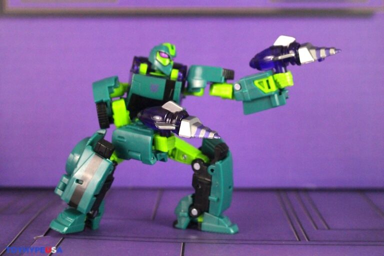 Hasbro Transformers: Age of the Primes Fugitive Waspinator Figure Review