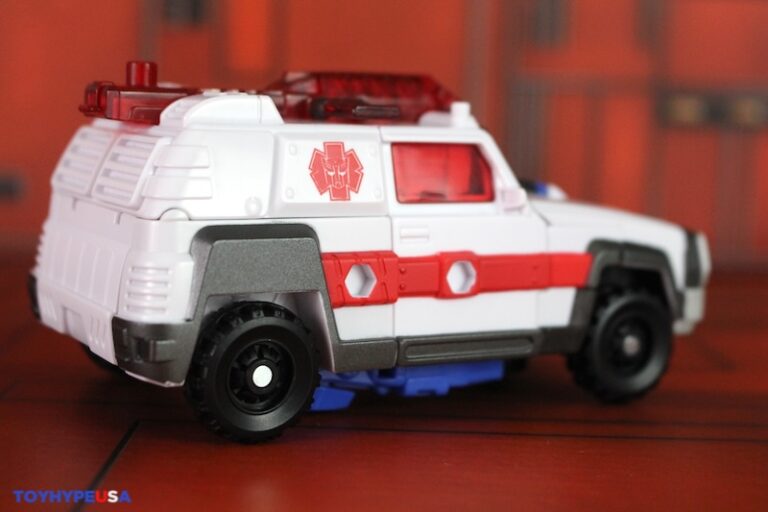 Hasbro Transformers: Age of the Primes Voyager Class Autobot Red Alert ...