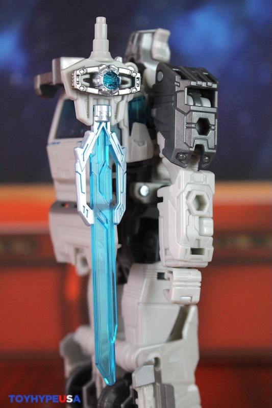 Hasbro Transformers: Age of the Primes Prima Prime Figure Review