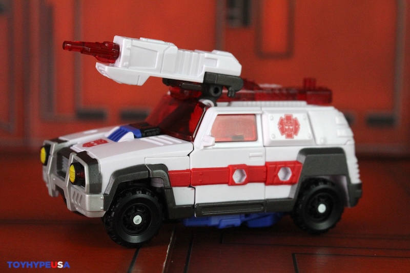 Hasbro Transformers: Age of the Primes Voyager Class Autobot Red Alert ...
