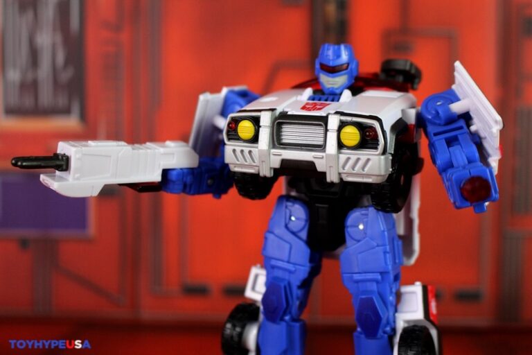 Hasbro Transformers: Age of the Primes Voyager Class Autobot Red Alert ...
