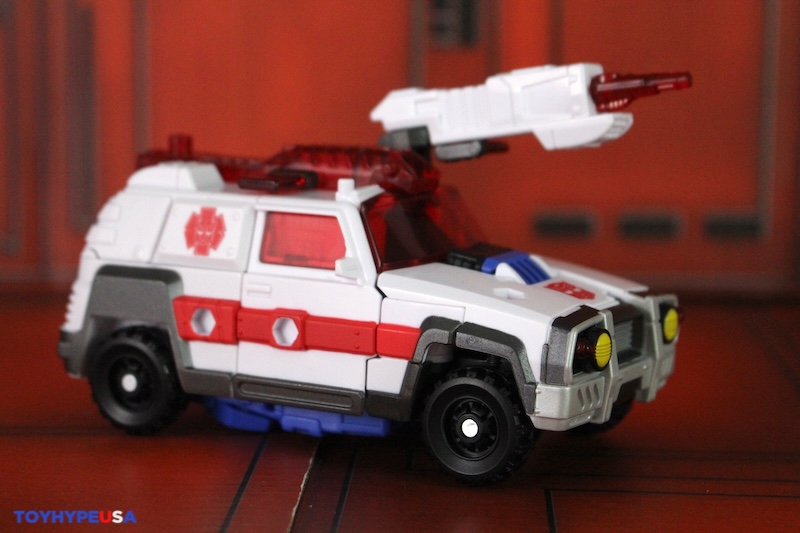 Hasbro Transformers: Age of the Primes Voyager Class Autobot Red Alert ...