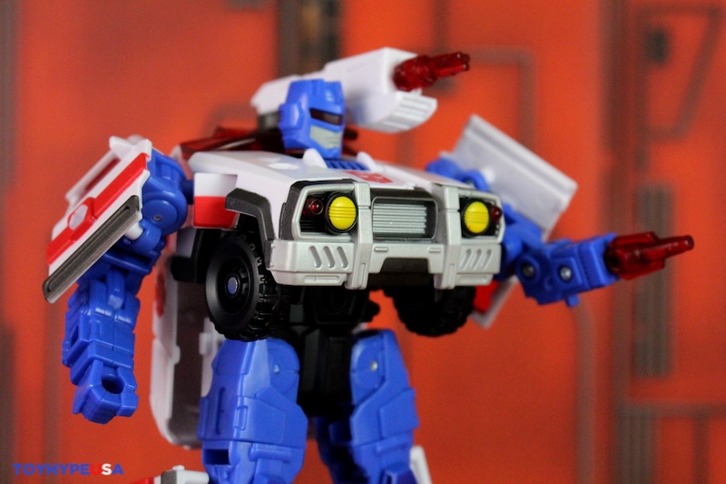 Hasbro Transformers: Age of the Primes Voyager Class Autobot Red Alert ...