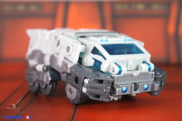 Hasbro Transformers: Age of the Primes Prima Prime Figure Review