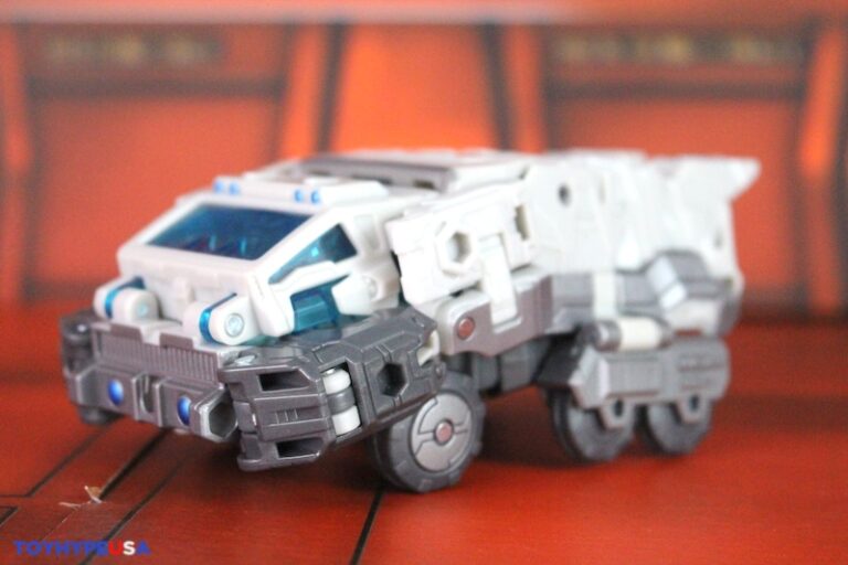 Hasbro Transformers: Age of the Primes Prima Prime Figure Review