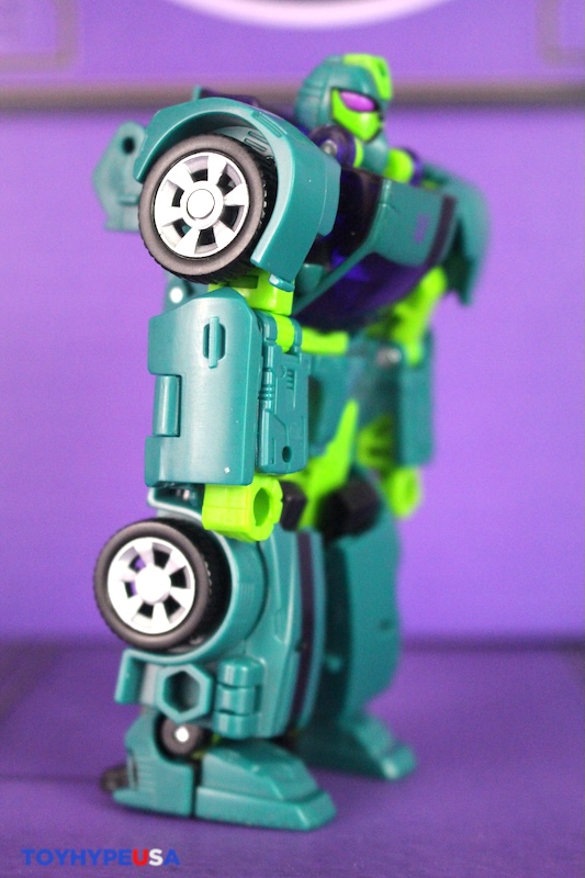 Hasbro Transformers: Age of the Primes Fugitive Waspinator Figure Review