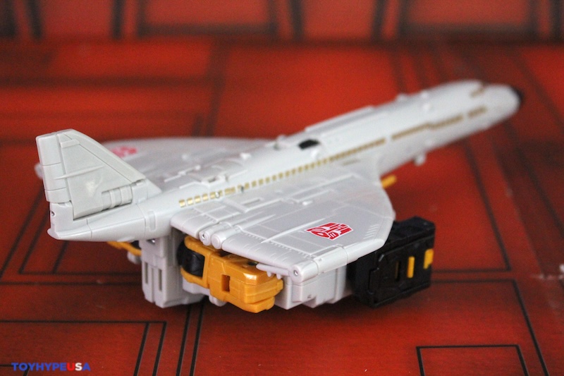 Hasbro Transformers: Age of the Primes Aerialbot Silverbolt Figure Review