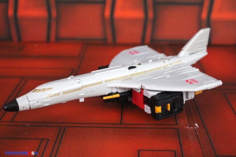 Hasbro Transformers: Age of the Primes Aerialbot Silverbolt Figure Review