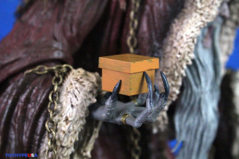 NECA Toys Krampus (2015) Krampus Deluxe Figure Review