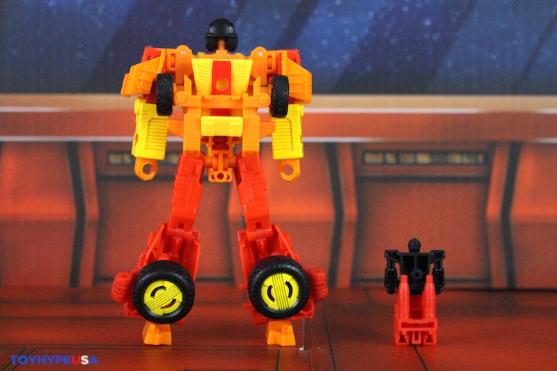 Hasbro Transformers Age of the Primes Deluxe Class Targetmaster ...