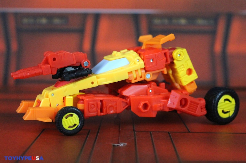 Hasbro Transformers Age of the Primes Deluxe Class Targetmaster ...